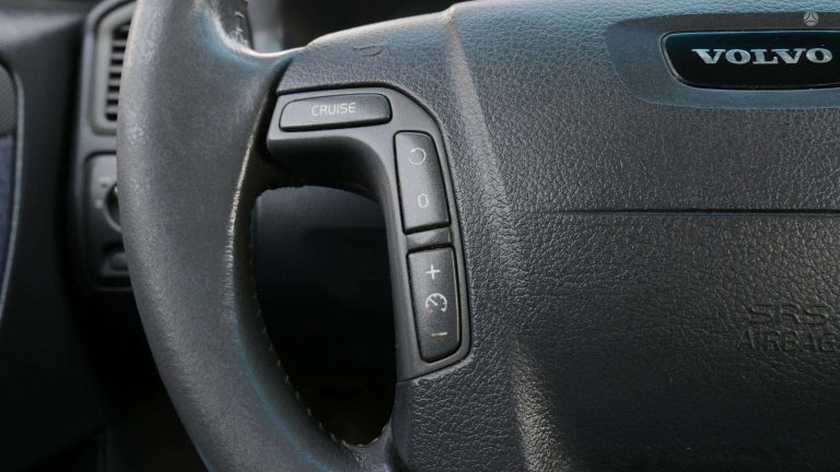 Volvo V70 Benzinas/Dujos Mechaninė - Automobiliai išsimokėtinai - Virš ...